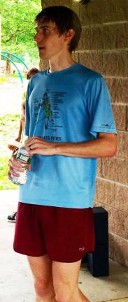 County sports Hall of Famer returns to inspire runners