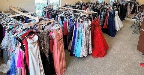 Prom Shop open in Newton
