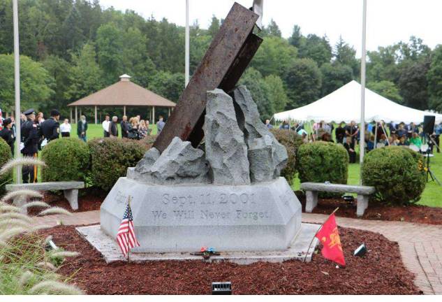 Never forgethe Local communities remember the heroes of 911
